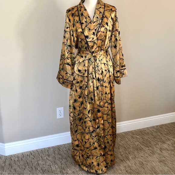 Natori | Intimates & Sleepwear | Vintage Natori Classics Robe Gown Size ...